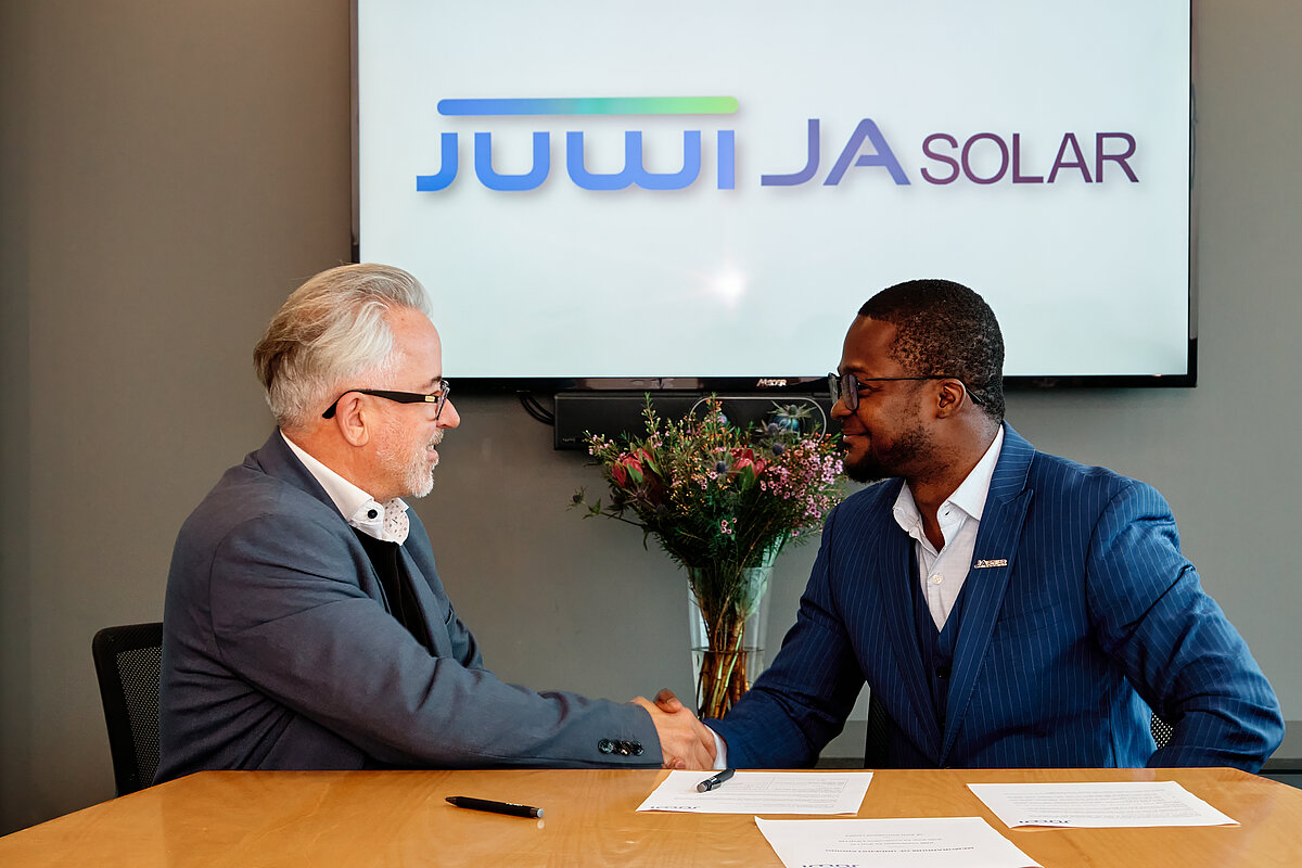 Projektmeilenstein: JUWI unterzeichnet Vertrag über 420.000 PV-Module ...
